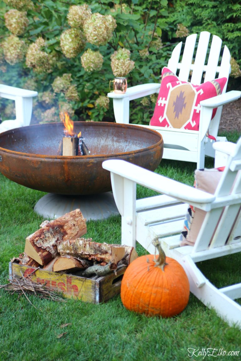My Cozy Fall Backyard Reveal - Kelly Elko
