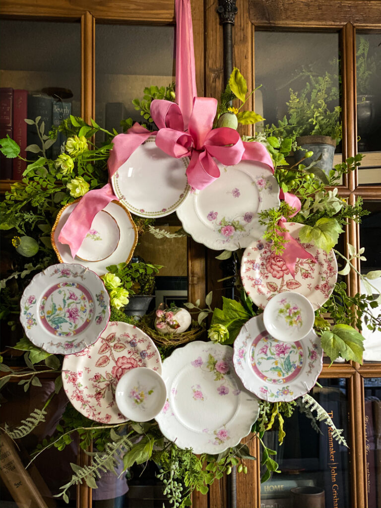 How to Make a Plate Wreath - the Damage Free Way! - Kelly Elko