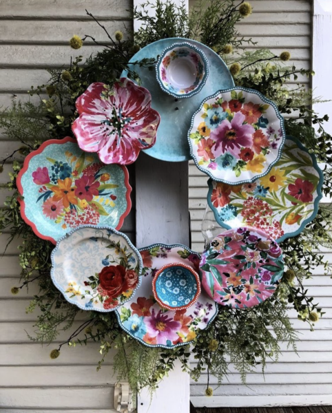 How to Make a Plate Wreath - the Damage Free Way! - Kelly Elko